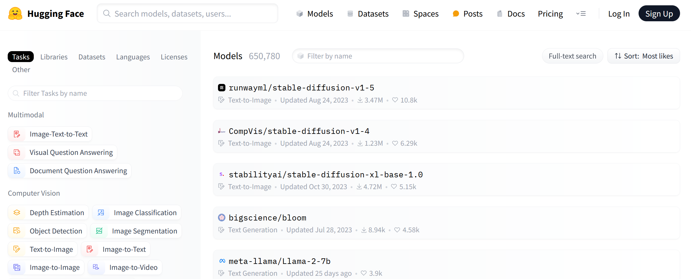 What is Hugging Face, what are its features, and how to use this hub